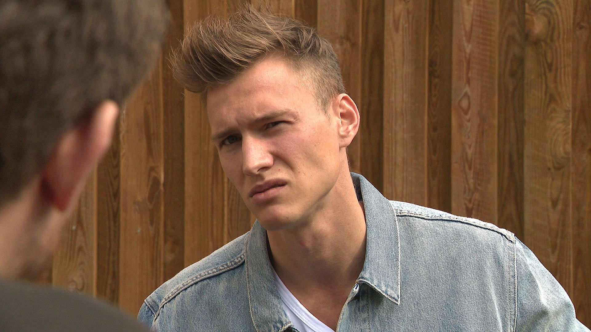 25-årige Anders fik stjålet sin identitet på Tinder | TV2 Østjylland 25-årige Anders fik stjålet sin identitet på Tinder | TV2 Østjylland