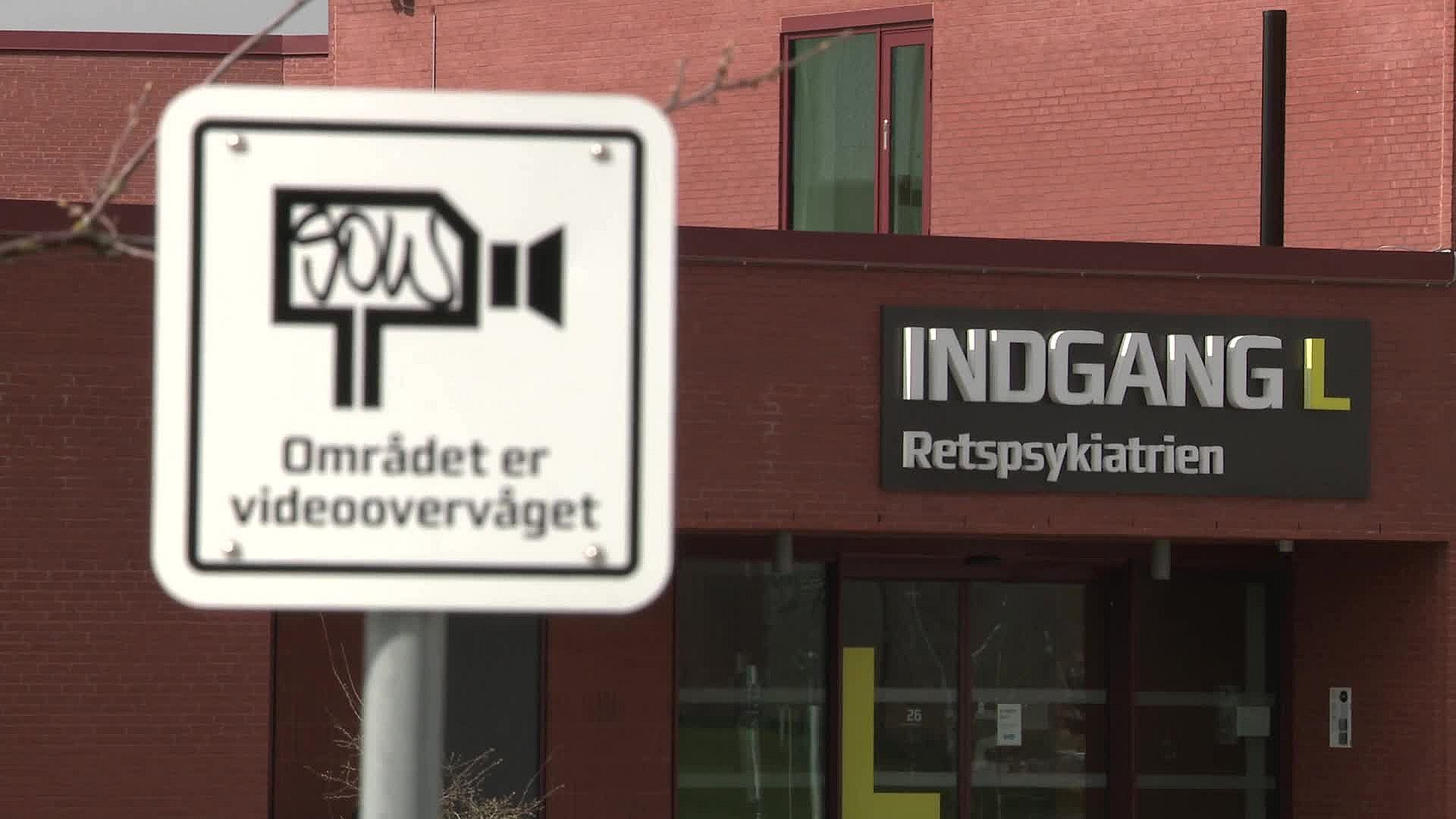 Trods nye tiltag: Medarbejdere kritiserer ledelsen på AUH | TV2 Østjylland Trods nye tiltag: Medarbejdere kritiserer ledelsen på AUH | TV2 Østjylland