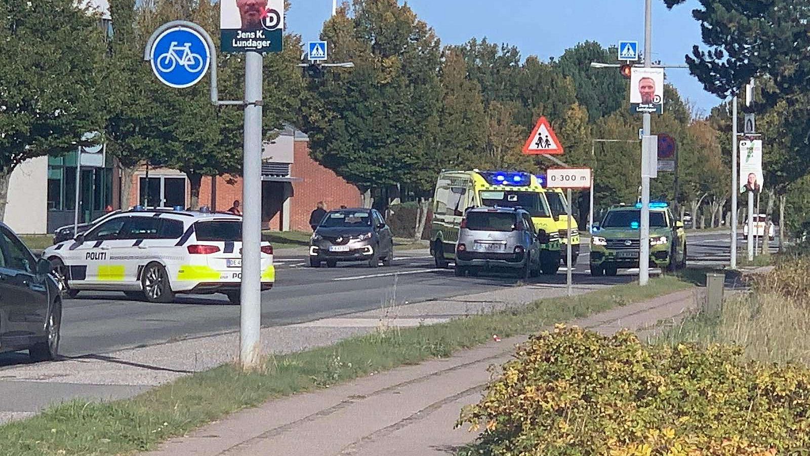 Alvorligt uheld: To piger ramt af bil | TV2 Østjylland Alvorligt uheld: To piger ramt af bil | TV2 Østjylland