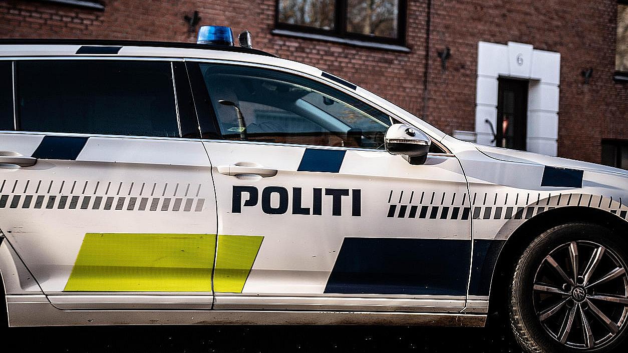 Vanvidsbilist anholdt: Havde nær kørt en far og hans syvårige datter ... Vanvidsbilist anholdt: Havde nær kørt en far og hans syvårige datter ...