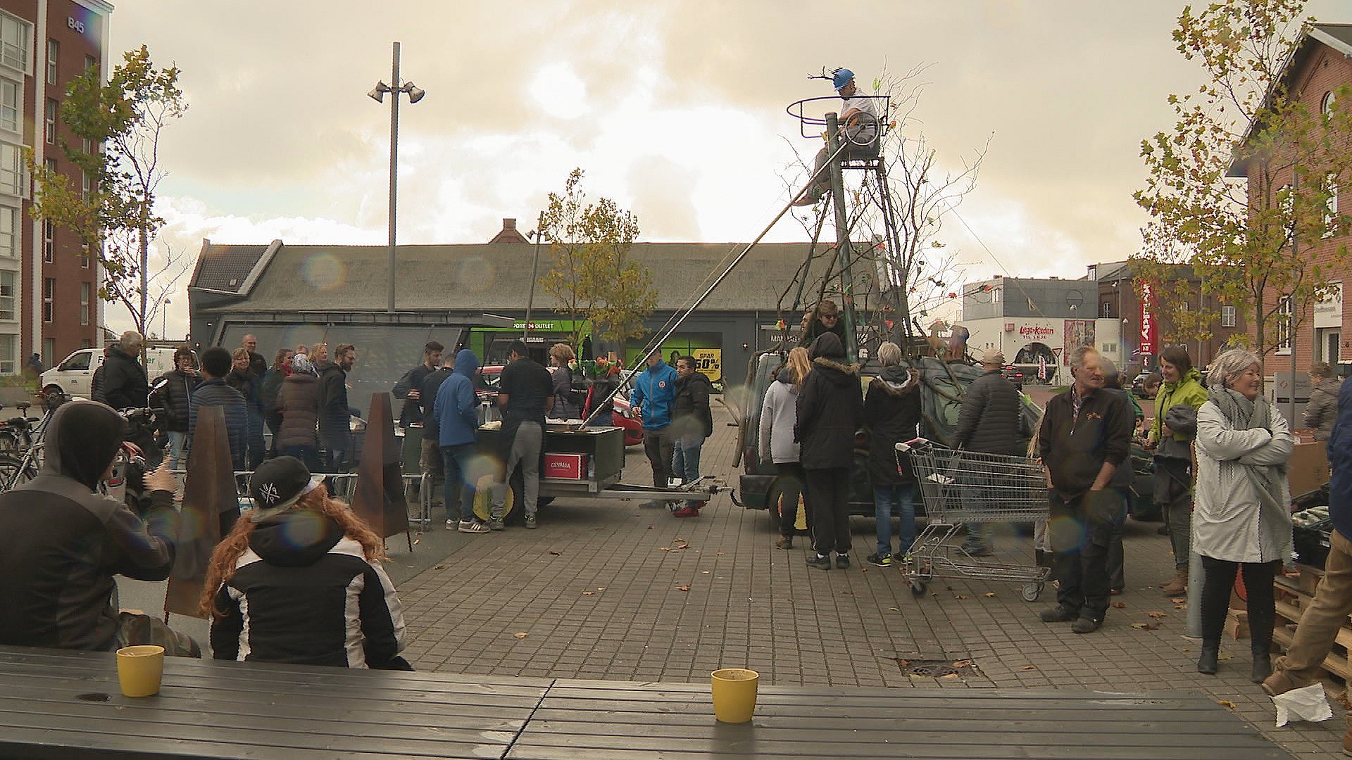 Glæde på produktionsskole i Grenaa efter DF’s kovending | TV2 Østjylland Glæde på produktionsskole i Grenaa efter DF’s kovending | TV2 Østjylland