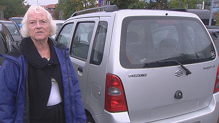 Kirsten fik stjålet sin taske | TV2 Østjylland Kirsten fik stjålet sin taske | TV2 Østjylland