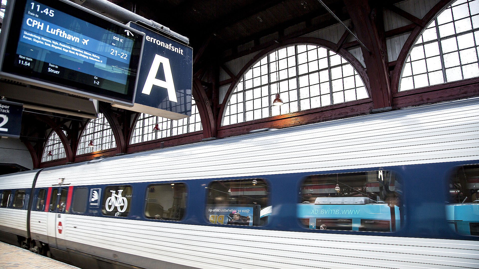 Aflyst, aflyst, aflyst: Fejl rammer tog-trafikken | TV2 Østjylland Aflyst, aflyst, aflyst: Fejl rammer tog-trafikken | TV2 Østjylland